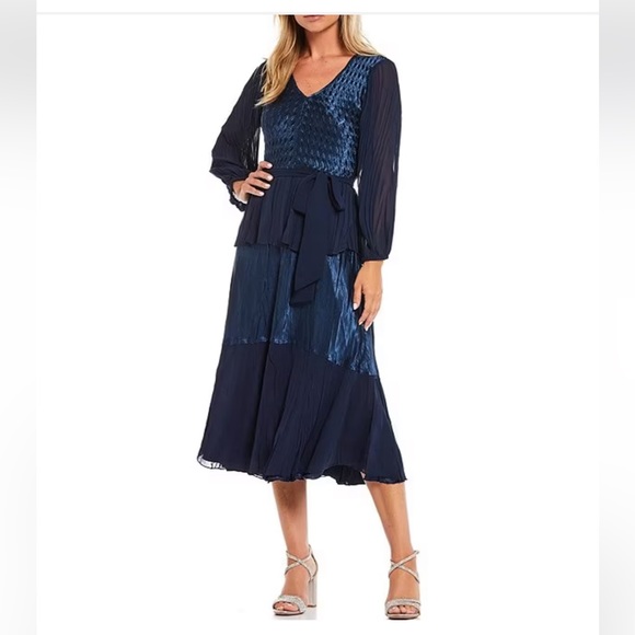 Komarov | Dresses | Nwt Komarov Long Balloon Sleeve Vneck Charmeuse ...